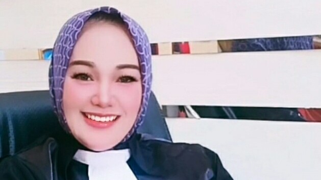 Diberhentikan Sepihak, Alifah Laporkan Kades Rangai Tritunggal ke APH - Siber88.co.id | Siber88 News